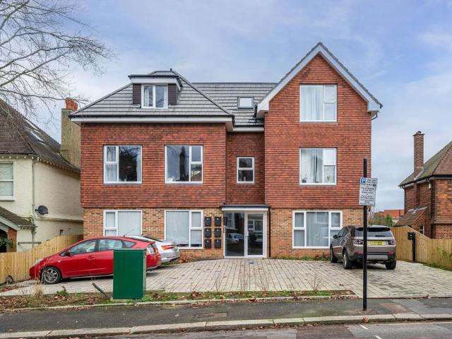 3 bedroom flat for sale