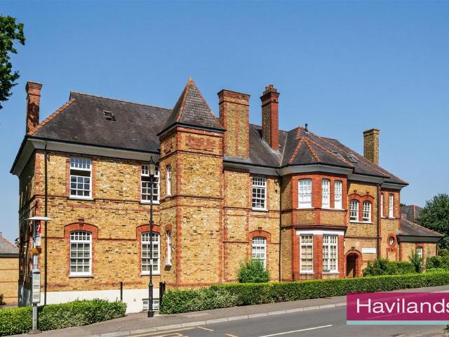 3 bedroom flat for sale