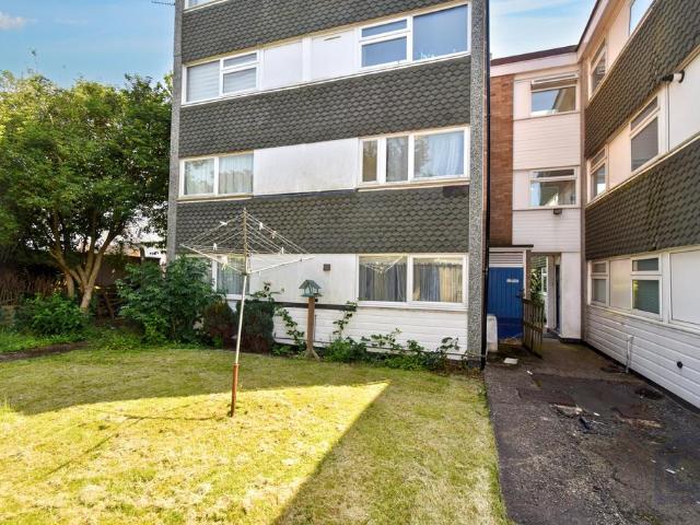3 bedroom flat for sale
