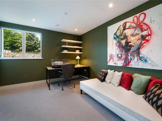 3 bedroom flat for sale