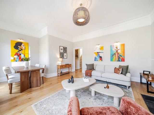 3 bedroom flat for sale
