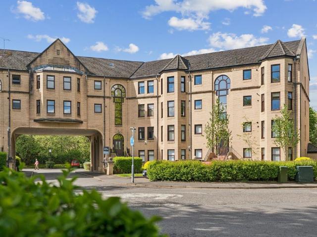 3 bedroom flat for sale