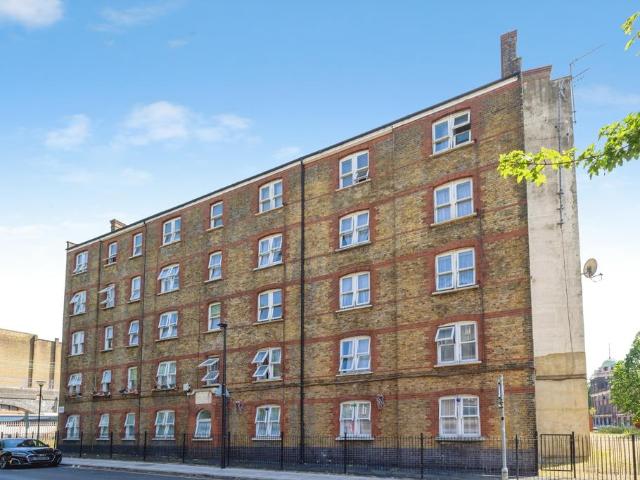 3 bedroom flat for sale