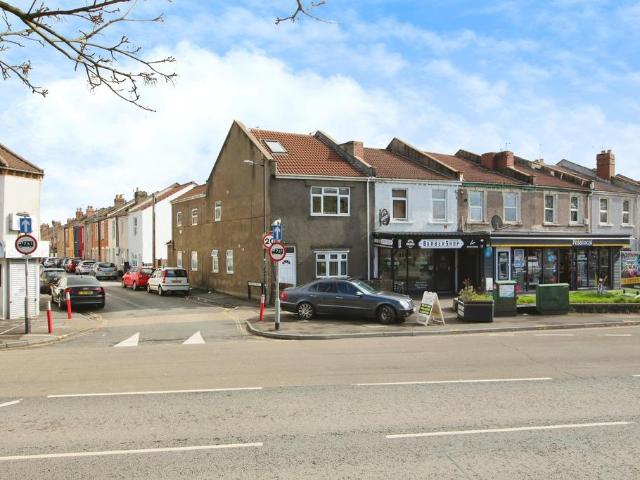3 bedroom flat for sale