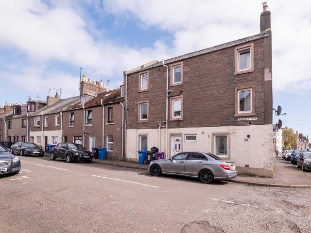 3 bedroom flat for sale