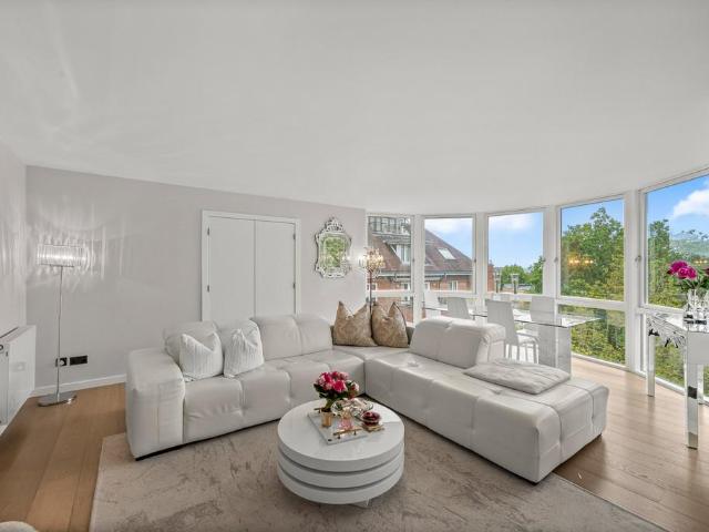 3 bedroom flat for sale