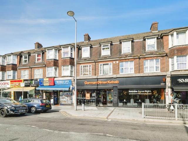 3 bedroom flat for sale