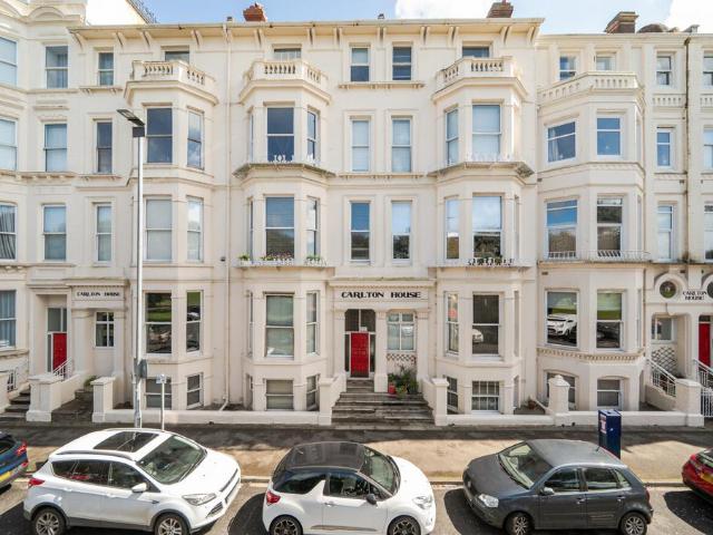 3 bedroom flat for sale