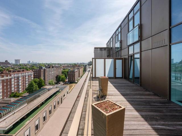 3 bedroom flat for sale