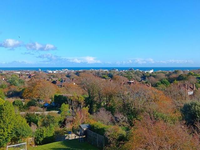 3 bedroom flat for sale