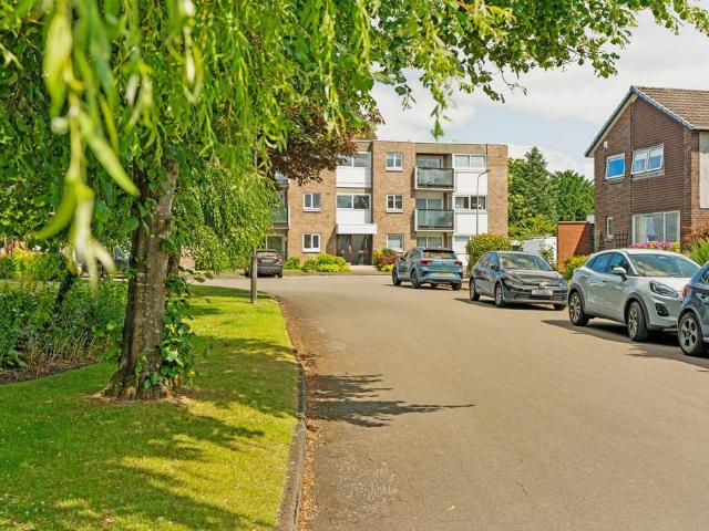 3 bedroom flat for sale