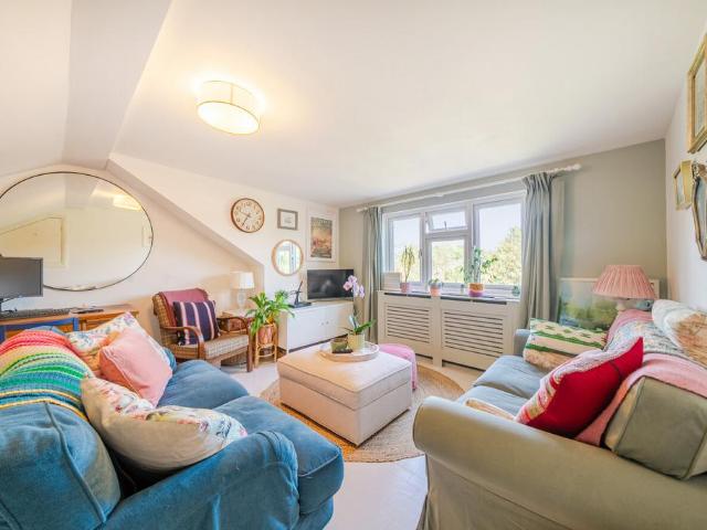 3 bedroom flat for sale