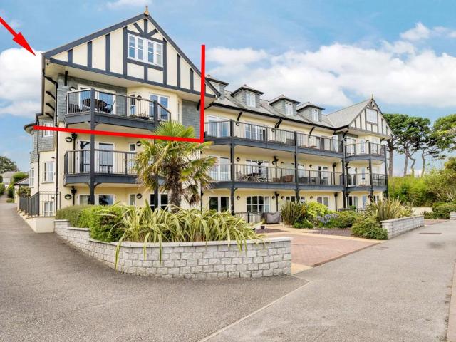 3 bedroom flat for sale