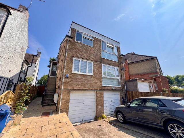 3 bedroom flat for sale