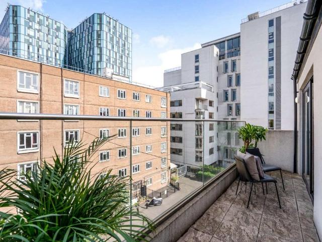3 bedroom flat for sale