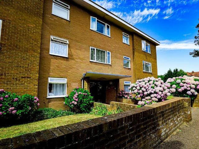 3 bedroom flat for sale