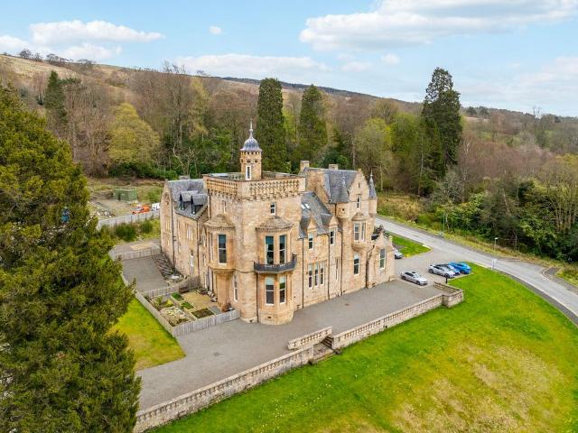 3 bedroom flat for sale