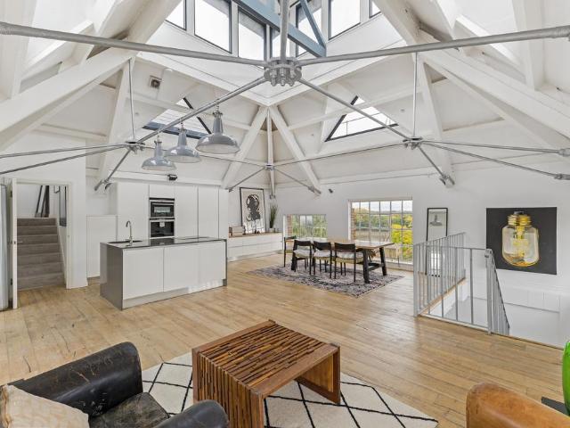 3 bedroom flat for sale