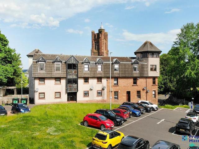 3 bedroom flat for sale