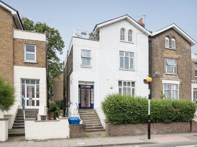 3 bedroom flat for sale