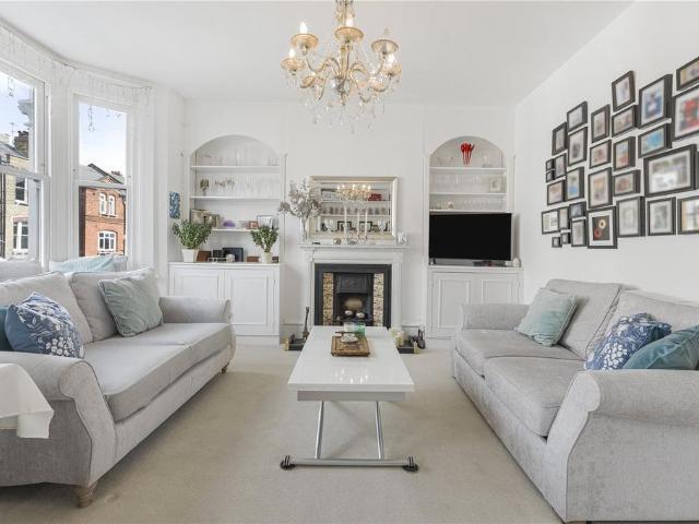 3 bedroom flat for sale
