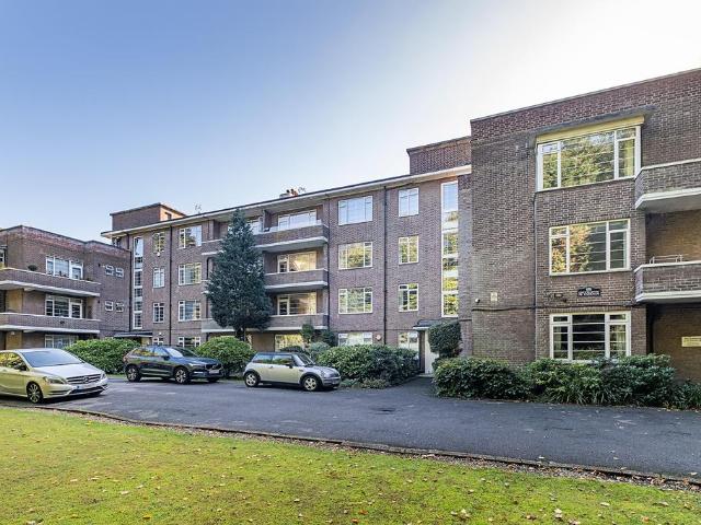 3 bedroom flat for sale