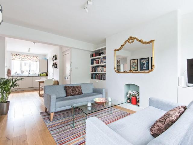 3 bedroom flat for sale