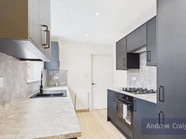 3 bedroom flat for sale