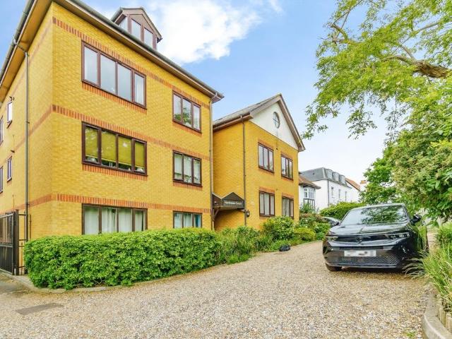 3 bedroom flat for sale