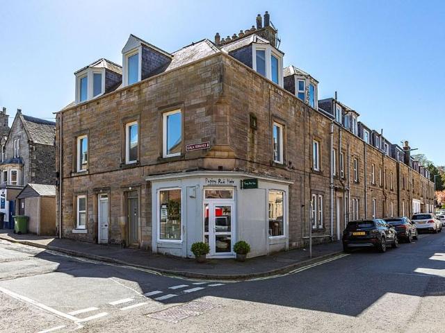3 bedroom flat for sale