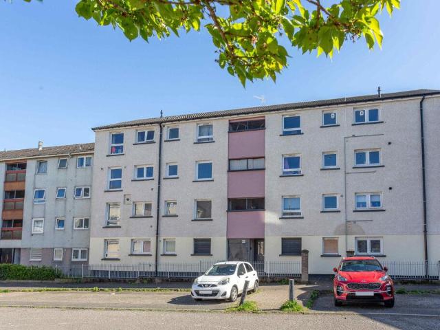 3 bedroom flat for sale