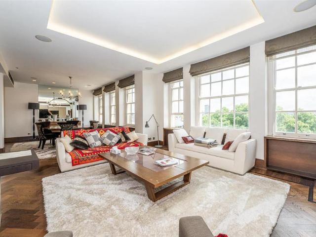3 bedroom flat for sale