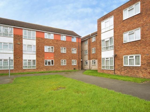 3 bedroom flat for sale