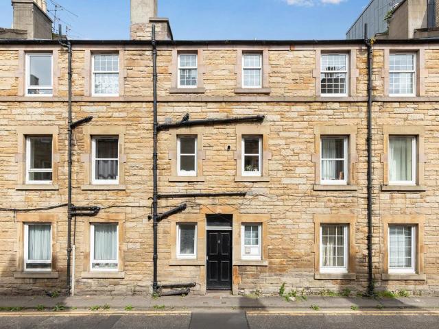 3 bedroom flat for sale