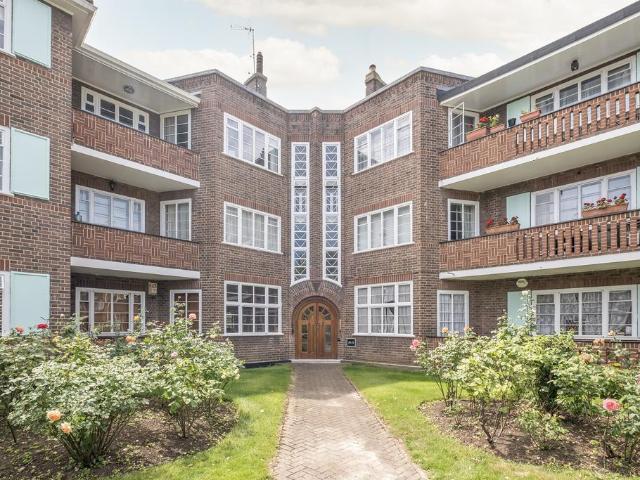 3 bedroom flat for sale