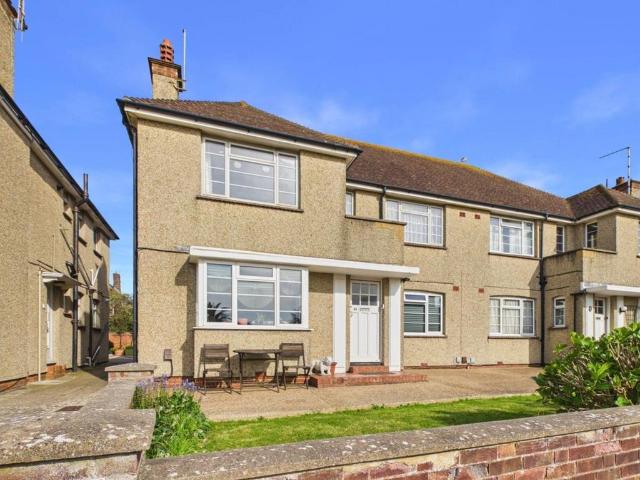 3 bedroom flat for sale