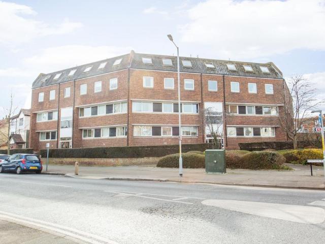 3 bedroom maisonette for sale