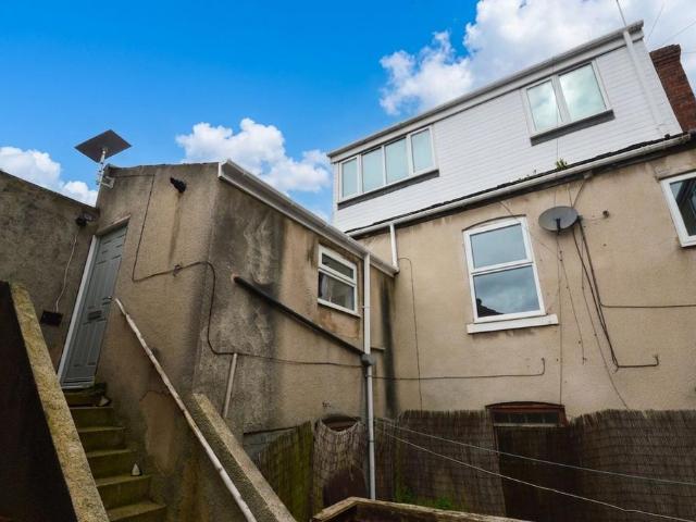 3 bedroom flat for sale