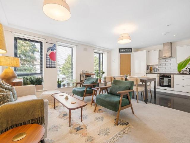 3 bedroom flat for sale