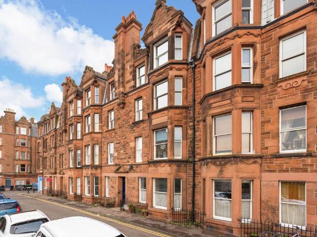 3 bedroom flat for sale
