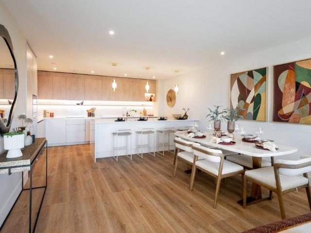 3 bedroom flat for sale