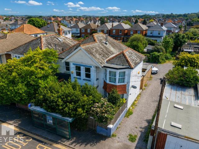 3 bedroom flat for sale