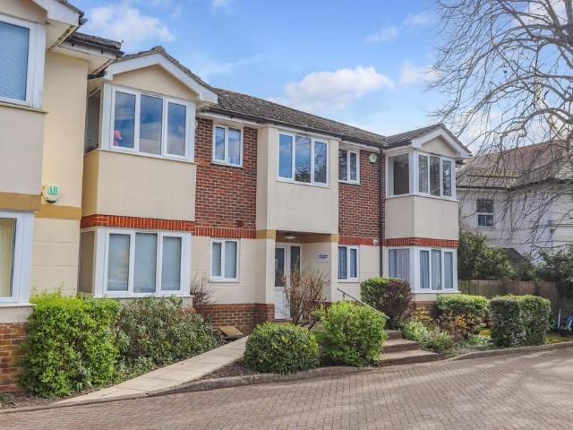 3 bedroom flat for sale