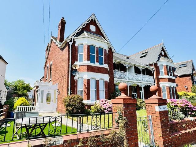 3 bedroom flat for sale