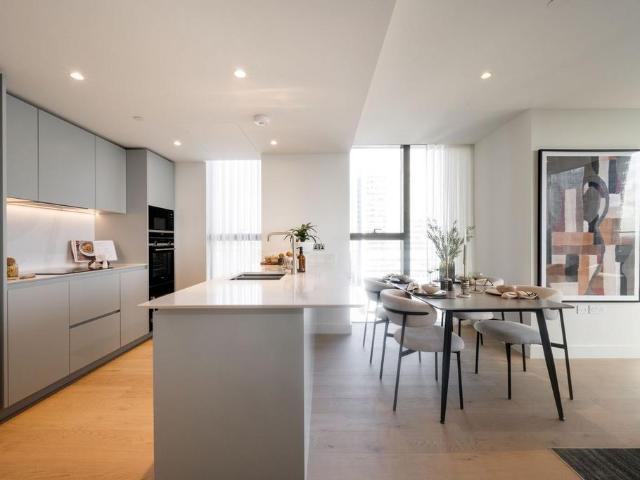 3 bedroom flat for sale