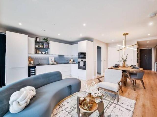 3 bedroom flat for sale