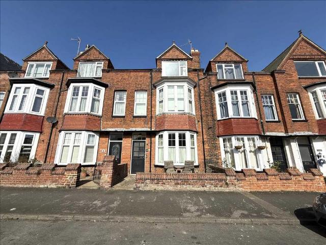 3 bedroom flat for sale