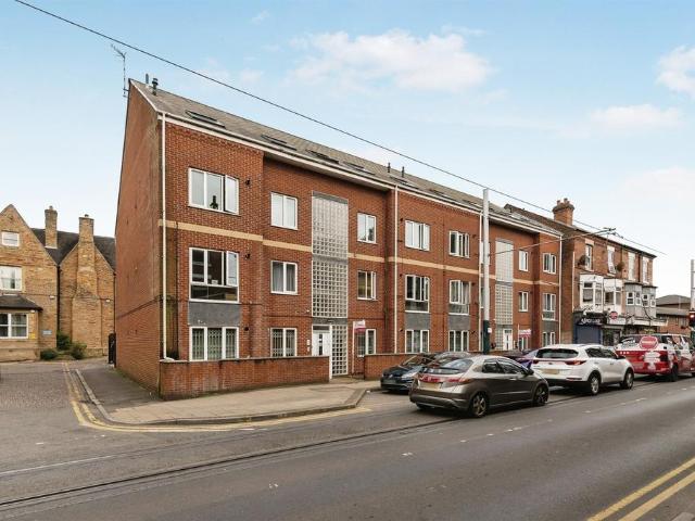 3 bedroom flat for sale