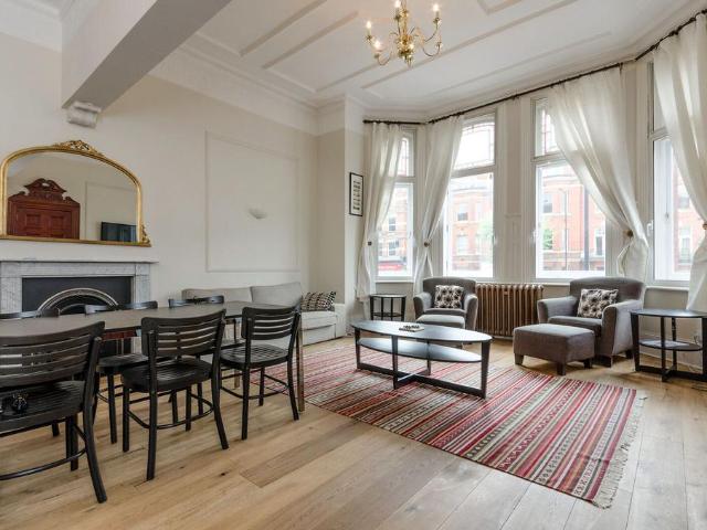 3 bedroom flat for sale