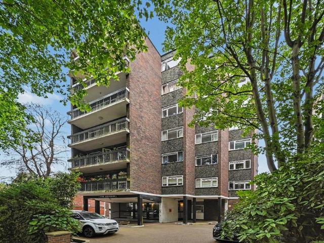 3 bedroom flat for sale